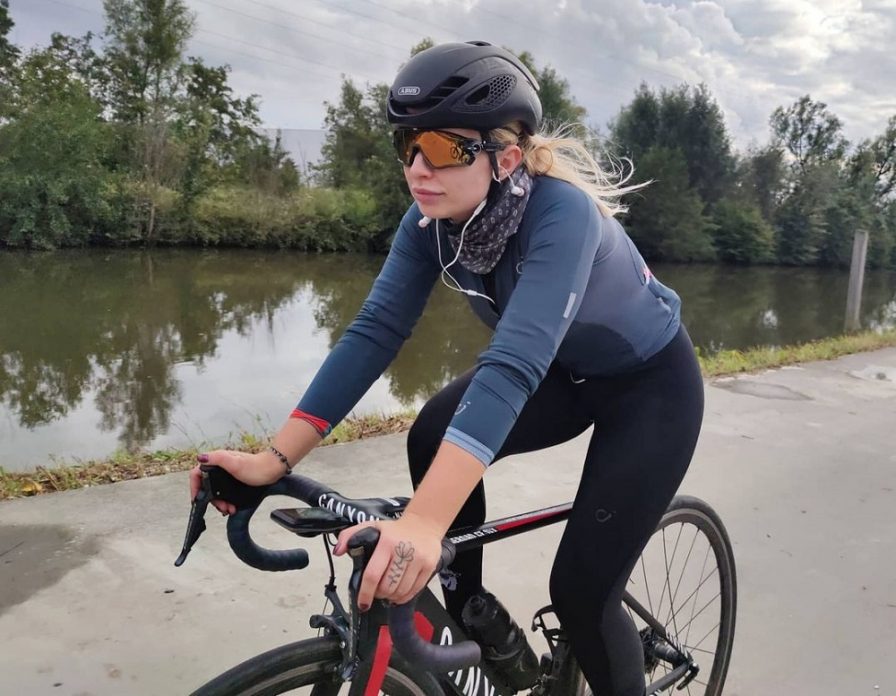 Exciclista Tara Gins perdió un trabajo tras posar para una famosa ...